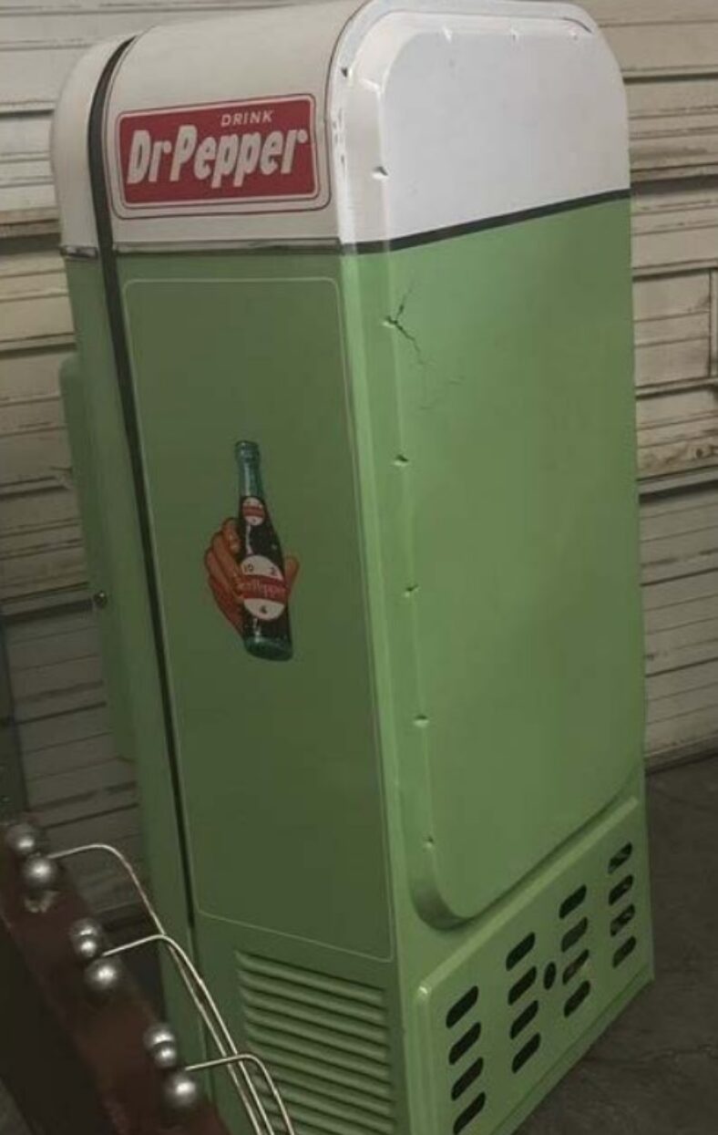 [Auction]: 1950s Dr Pepper Vendo 81 Model Soda Machine | Minnesota ...