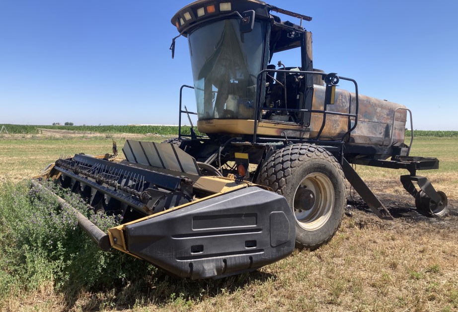 [Auction]: 2005 Challenger SP115B Swather | California | damaged | CAG