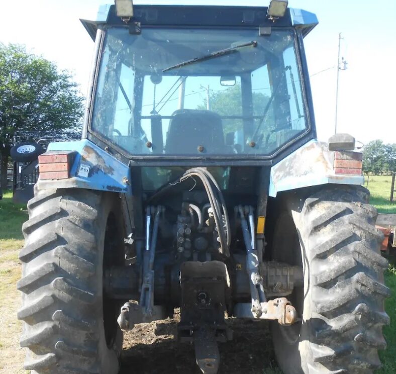 [Auction]: Ford 8240 Tractor | Missouri | damaged | CAG