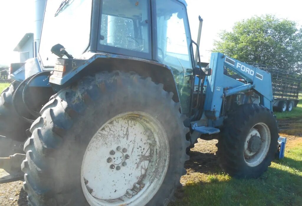 [Auction]: Ford 8240 Tractor | Missouri | damaged | CAG