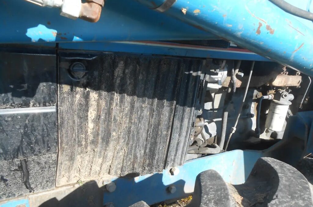 [Auction]: Ford 8240 Tractor | Missouri | damaged | CAG