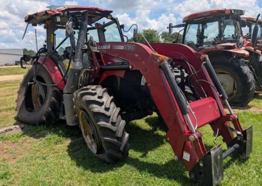 [Auction]: 2023 Case IH Farmall 110C Tractor | est. 326 hours miles | damaged | CAG