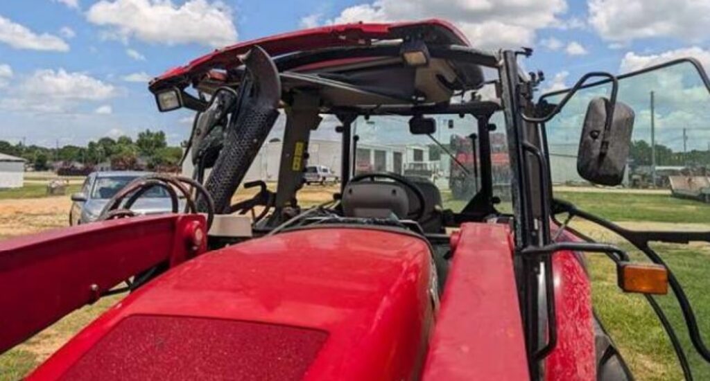 [Auction]: 2023 Case IH Farmall 110C Tractor | est. 326 hours miles | damaged | CAG