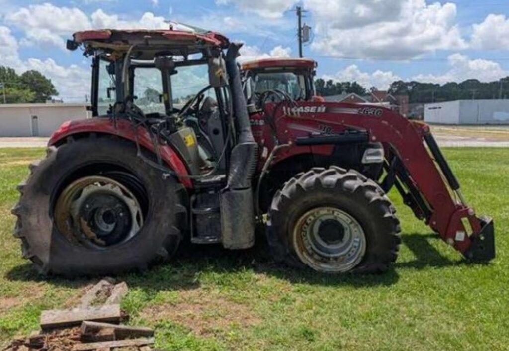 [Auction]: 2023 Case IH Farmall 110C Tractor | est. 326 hours miles | damaged | CAG