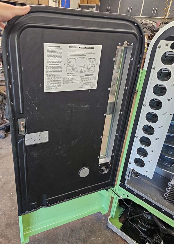 [Auction]: 1950s Dr Pepper Vendo 81 Model Soda Machine | Minnesota ...