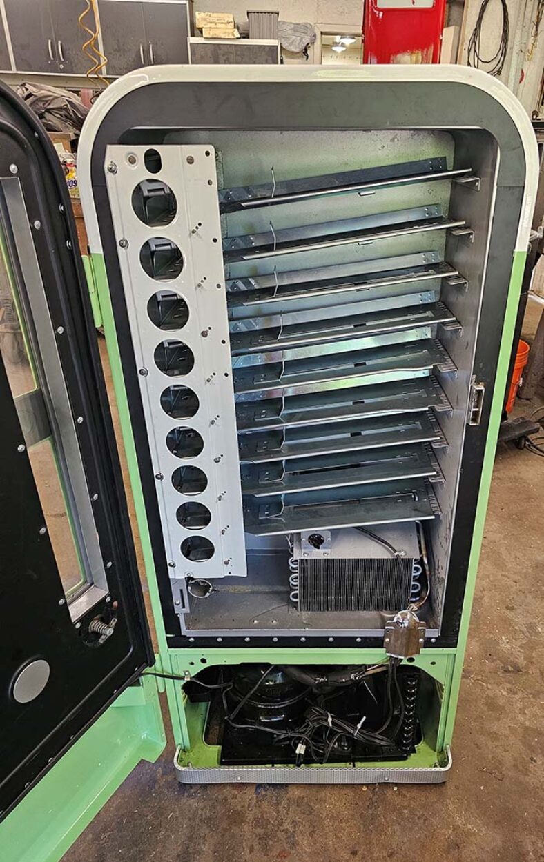 [Auction]: 1950s Dr Pepper Vendo 81 Model Soda Machine | Minnesota ...