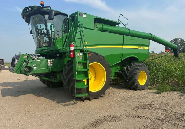 [Auction]: 2015 John Deere S680 Combine | Engine hours: est 1,297 ...