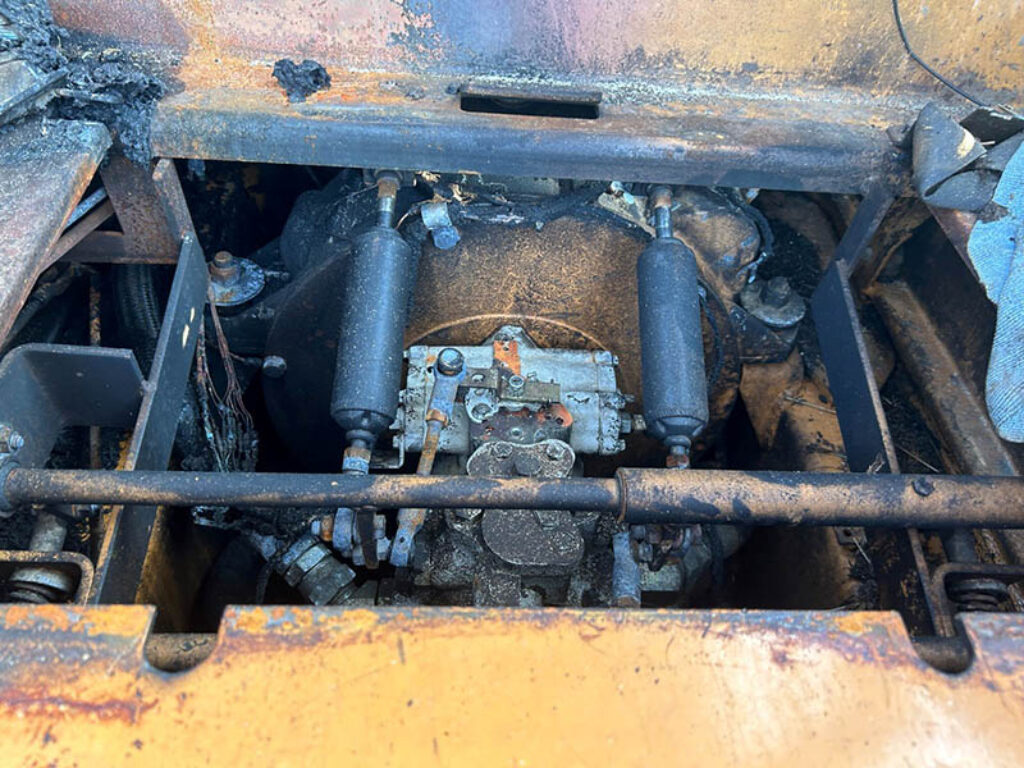 [Auction]: 2000 CASE 1840 Skid Steer | Pennsylvania | damaged | CAG