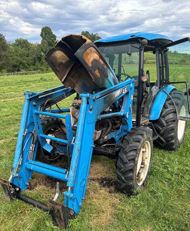[Auction]: 2016 LS XU6168 Tractor | Kentucky | damaged | CAG
