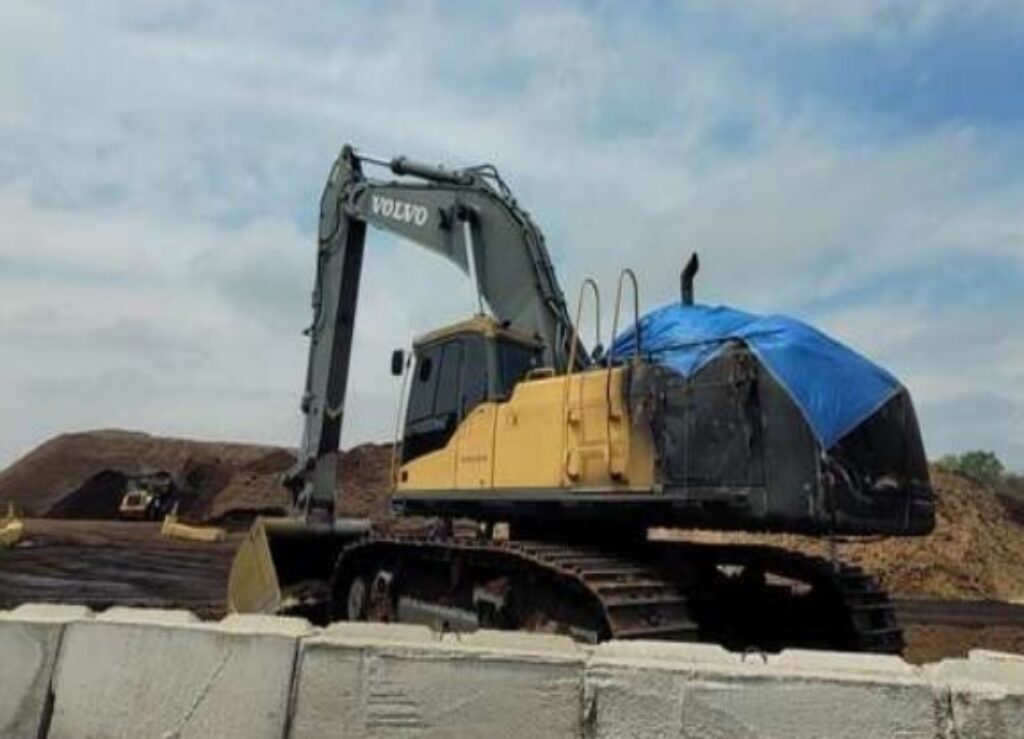 [Auction]: 2013 Volvo EC700CL Excavator | est. 18,000 hours miles ...