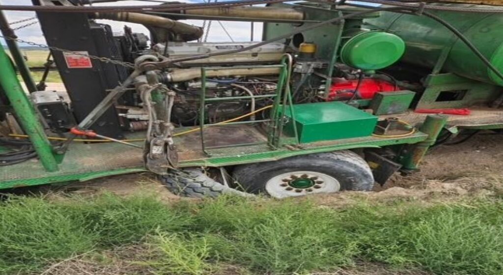 [Auction]: 1982 Hopper Workover Rig | VIN: GXXTA1049 | damaged | CAG