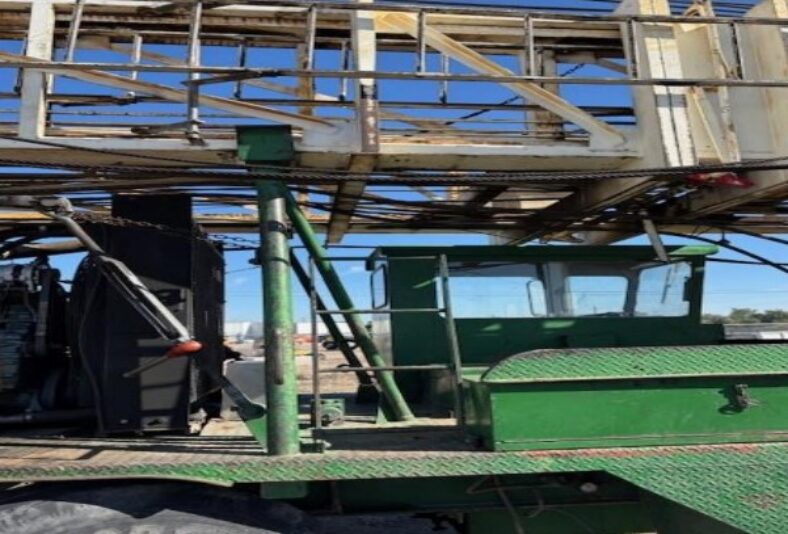 [Auction]: 1982 Hopper Workover Rig | VIN: GXXTA1049 | damaged | CAG