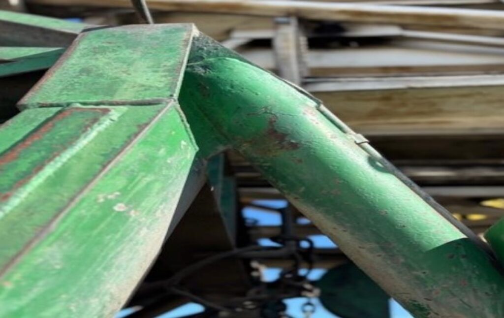 [Auction]: 1982 Hopper Workover Rig | VIN: GXXTA1049 | damaged | CAG