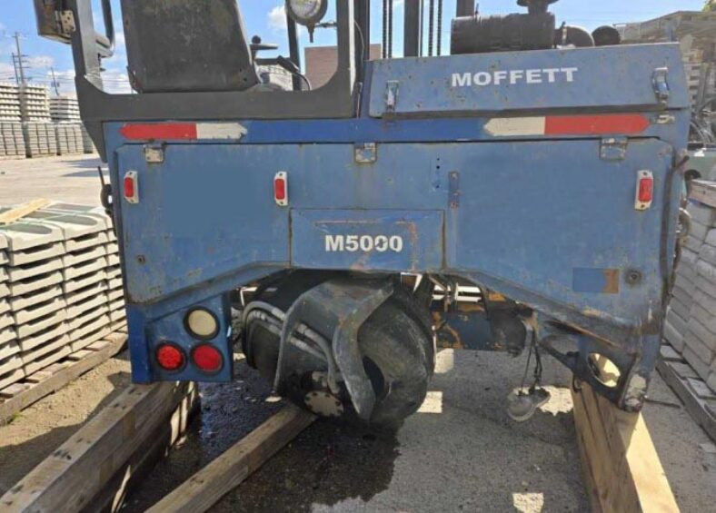 [Auction]: 2000 Moffett M5000 Forklift | est 4253 hours miles | damaged ...
