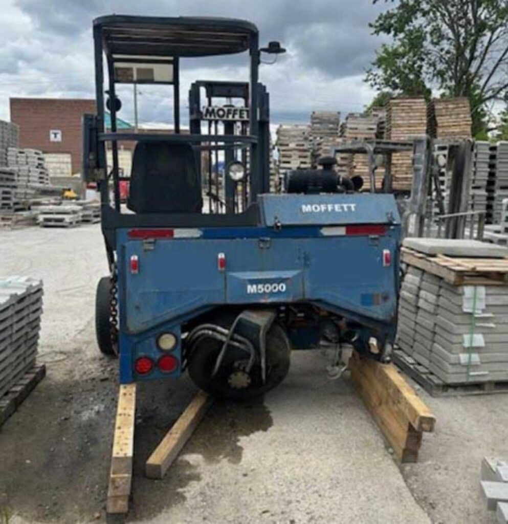 [Auction]: 2000 Moffett M5000 Forklift | est 4253 hours miles | damaged ...