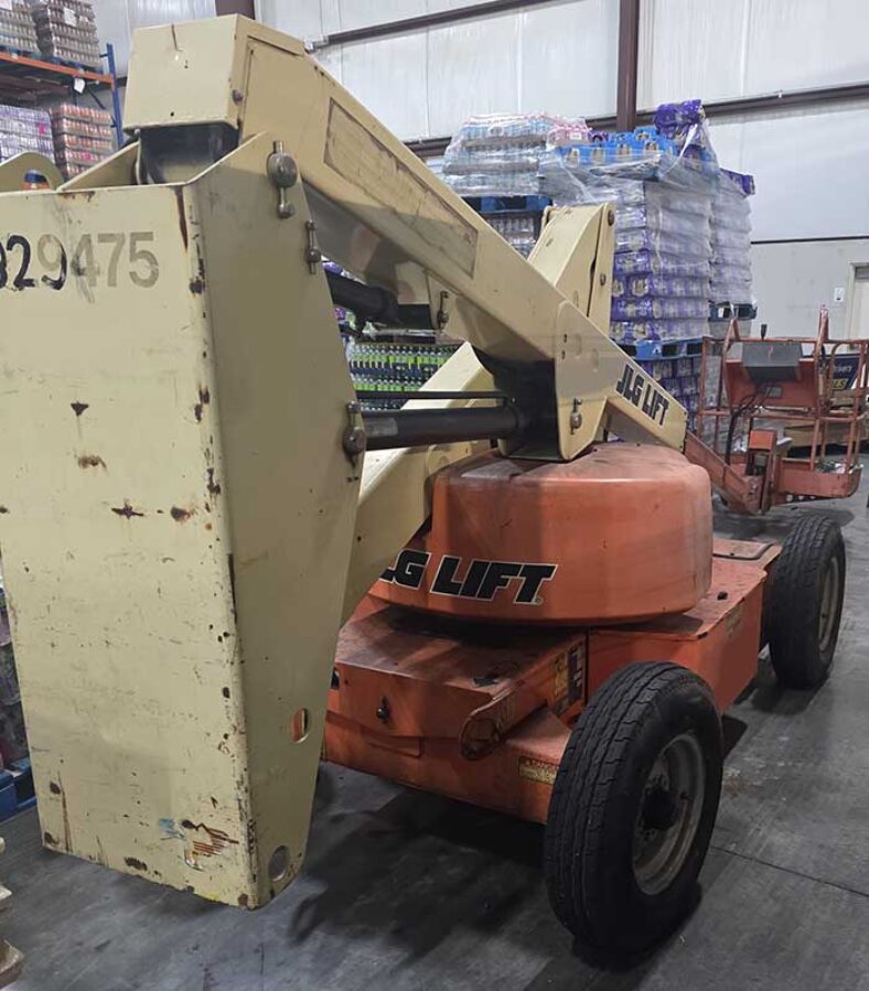 [Auction]: 2001 JLG 35E Aerial Lift | est. 14,353 hours miles | used | CAG