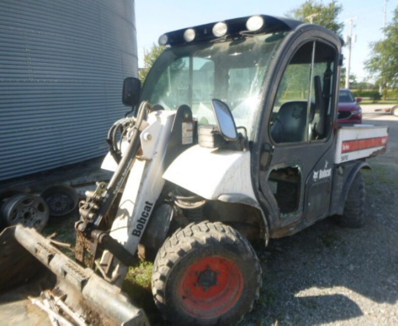 [Auction]: 2005 Bobcat 5600 Toolcat | est 2827 hours miles | damaged | CAG