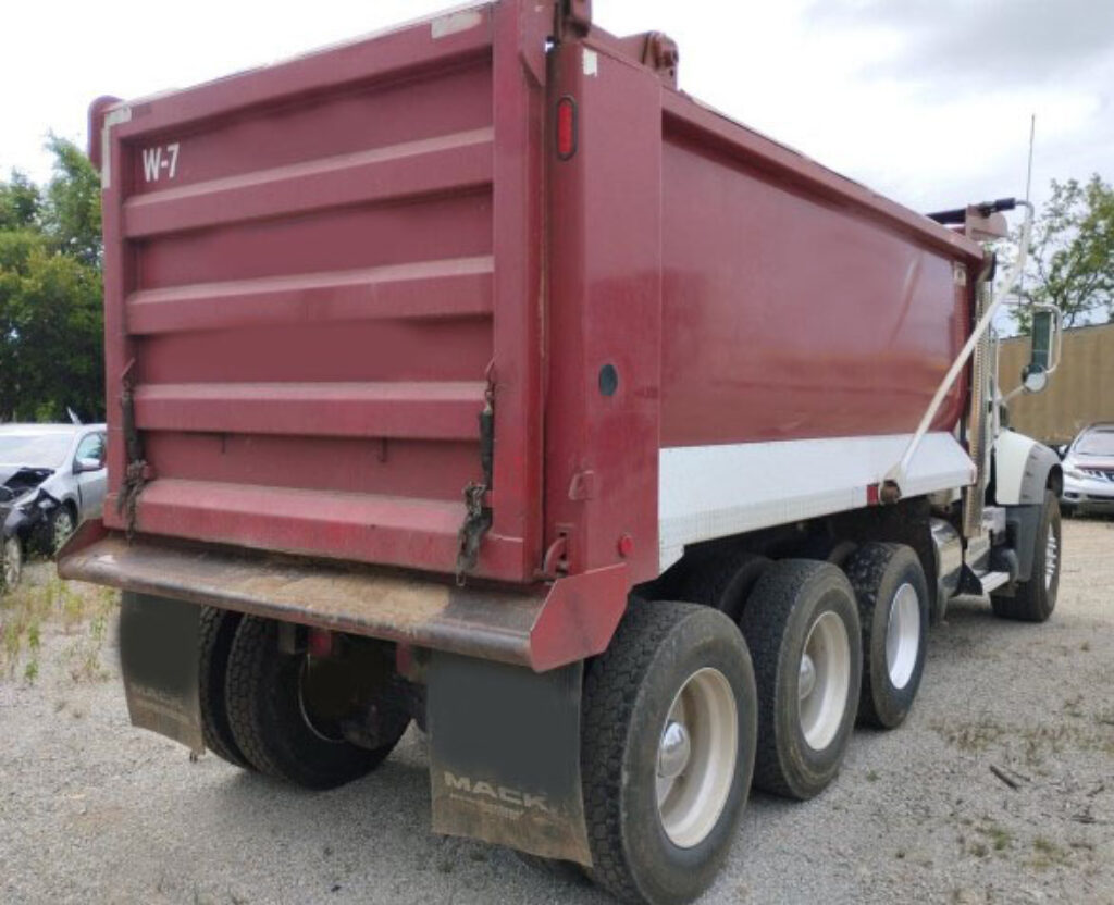 [Auction]: 2015 Mack Granite | VIN: 1M2AX99C5FM025258 | damaged | CAG