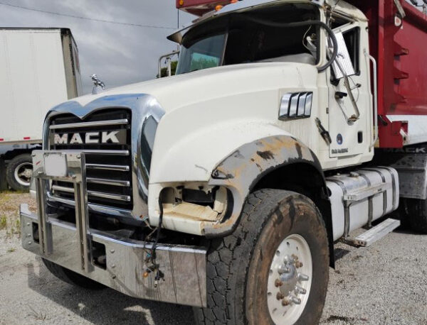 [Auction]: 2015 Mack Granite | VIN: 1M2AX99C5FM025258 | damaged | CAG