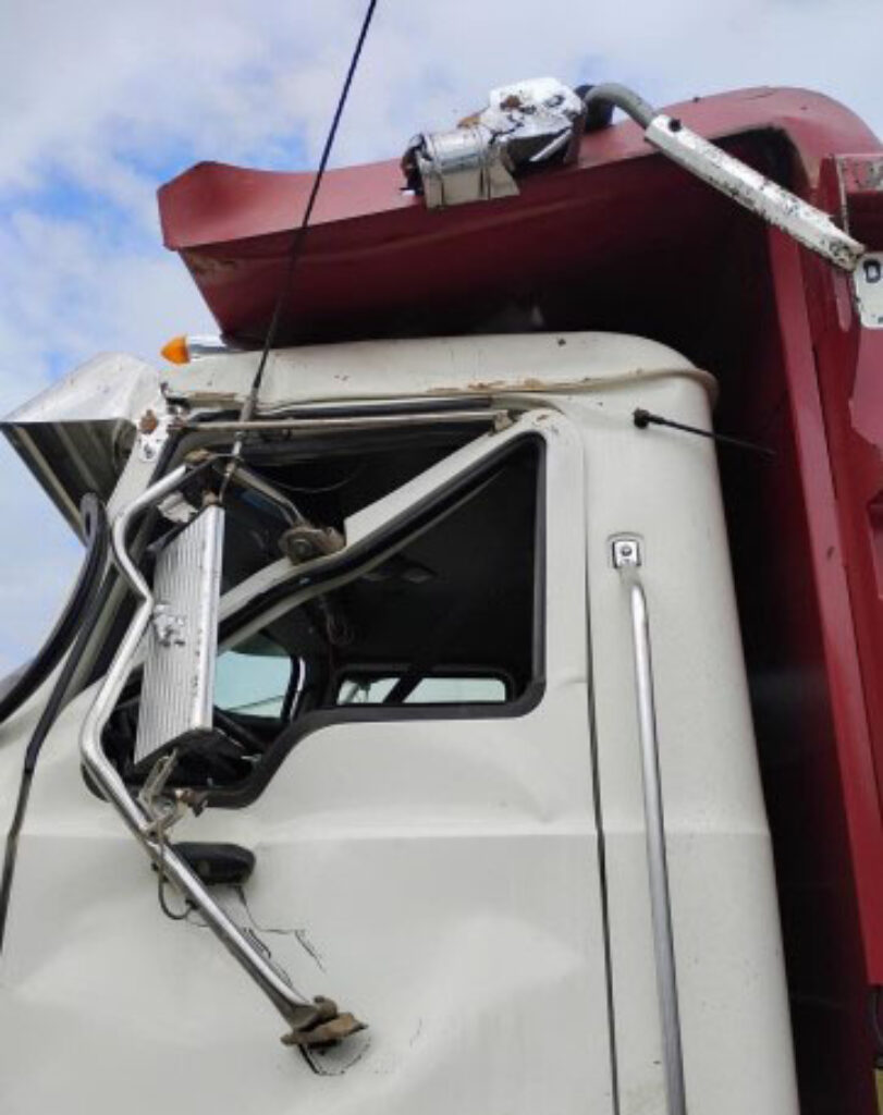 [Auction]: 2015 Mack Granite | VIN: 1M2AX99C5FM025258 | damaged | CAG