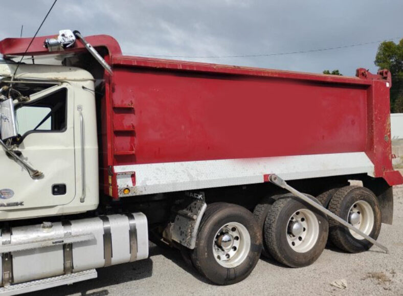 [Auction]: 2015 Mack Granite | VIN: 1M2AX99C5FM025258 | damaged | CAG