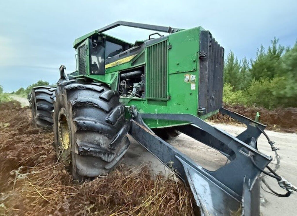 [Auction]: 2018 John Deere 948L Skidder | est. 10,000 hours miles | damaged | CAG