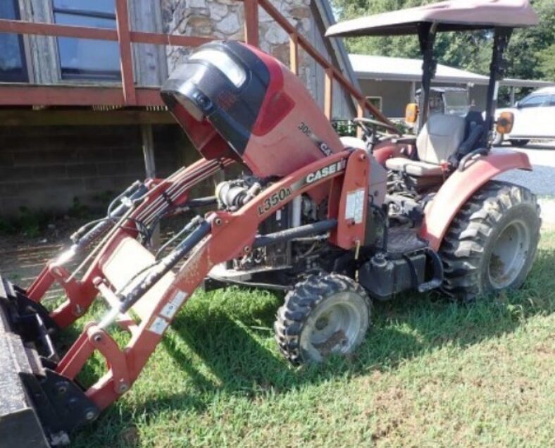 [Auction]: Case IH Farmall 30C Tractor | Missouri | damaged | CAG