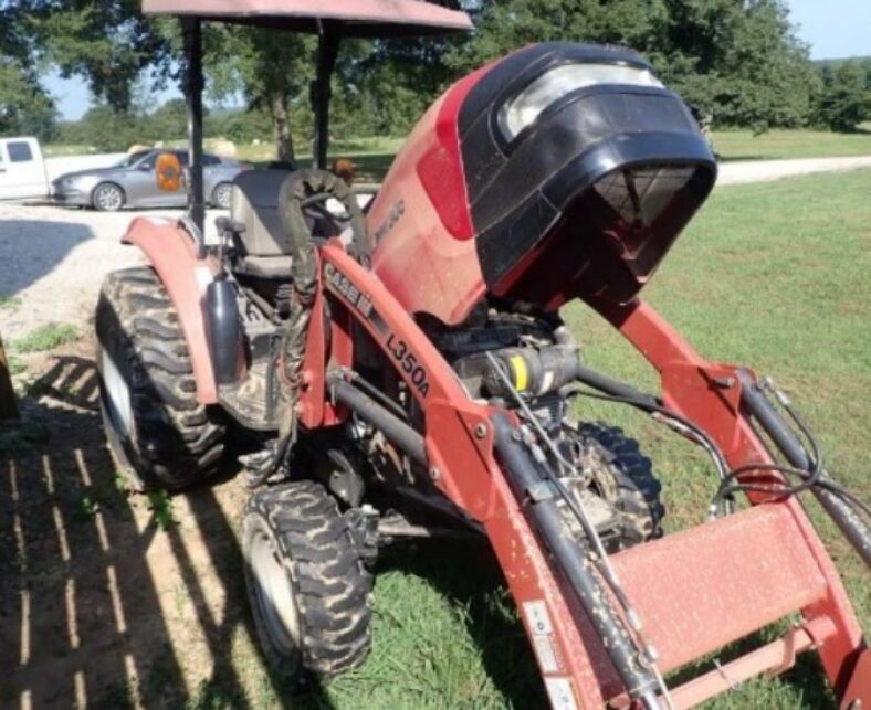 [Auction]: Case IH Farmall 30C Tractor | Missouri | damaged | CAG