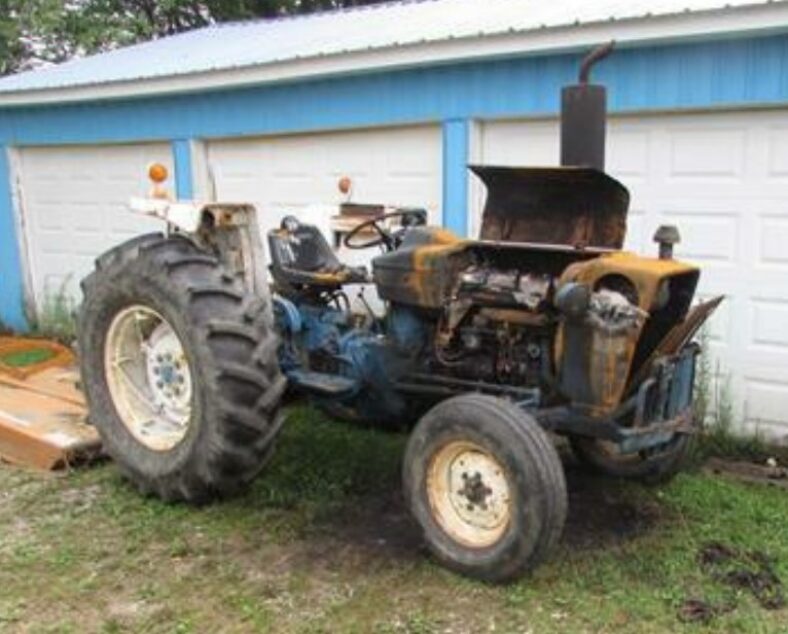 [Auction]: Ford 4600SU Tractor | Est 9,000 hours miles | damaged | CAG
