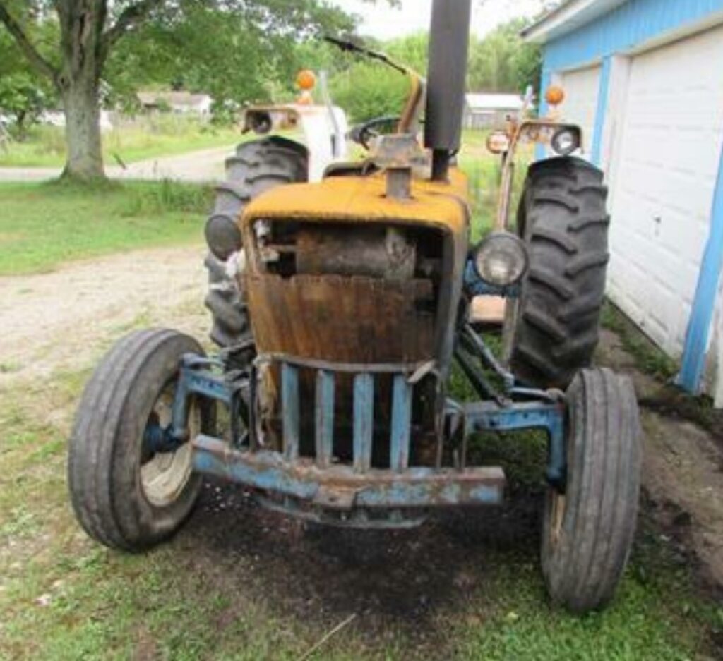 [Auction]: Ford 4600SU Tractor | Est 9,000 hours miles | damaged | CAG
