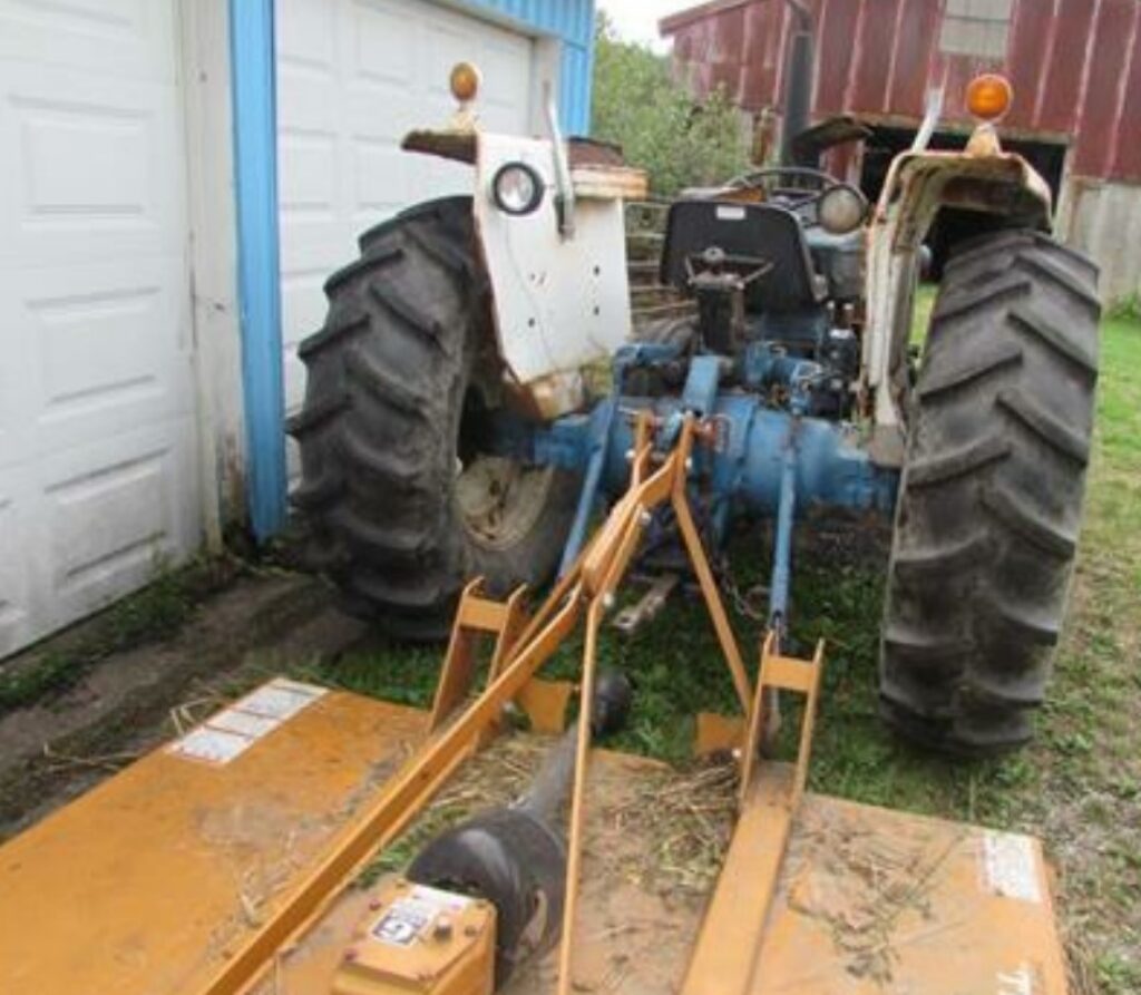 [Auction]: Ford 4600SU Tractor | Est 9,000 hours miles | damaged | CAG
