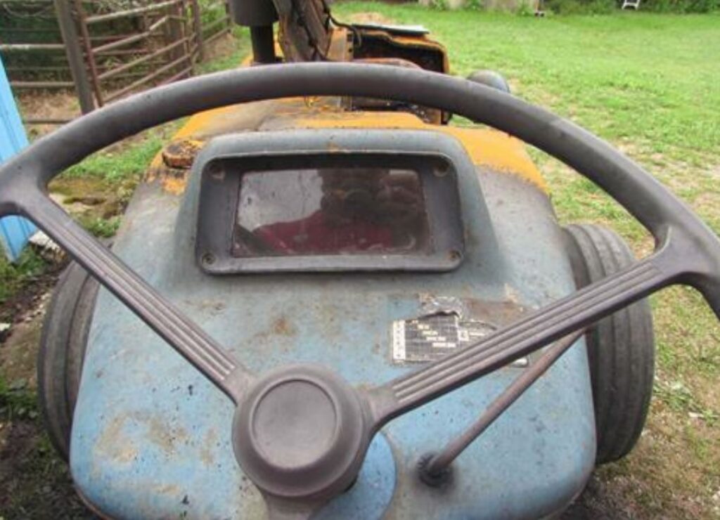 [Auction]: Ford 4600SU Tractor | Est 9,000 hours miles | damaged | CAG