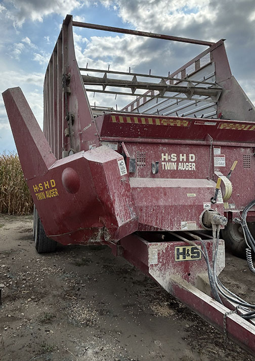 [Auction]: 2008 H&S Twin Auger HD Silage Wagon | Iowa | damaged | CAG