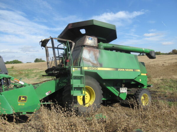 [Auction]: 1992 John Deere 9400 Combine and Header | Iowa | damaged | CAG