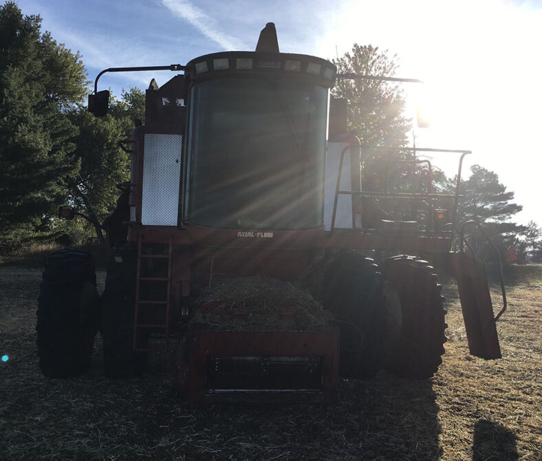 [Auction]: 1997 CASE IH 2188 Combine | Michigan | damaged | CAG