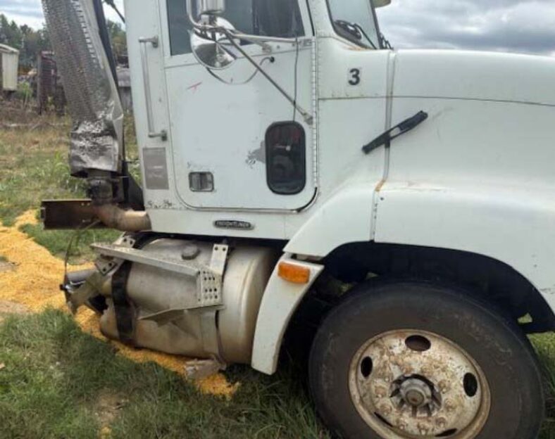 [Auction]: 1997 Freightliner Med. Conventional Tractor | VIN ...