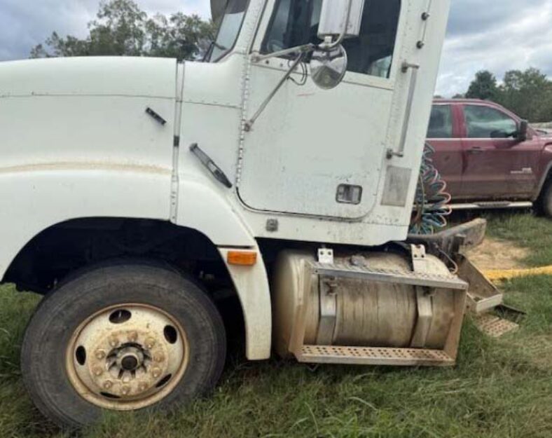 [Auction]: 1997 Freightliner Med. Conventional Tractor | VIN ...