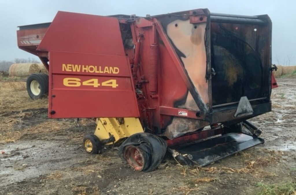 [Auction]: 1997 New Holland 644 Baler | Minnesota | damaged | CAG