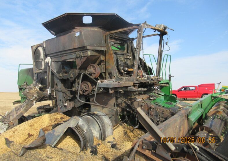 [Auction]: 2000 John Deere 9550 Combine and Header | Iowa | damaged | CAG