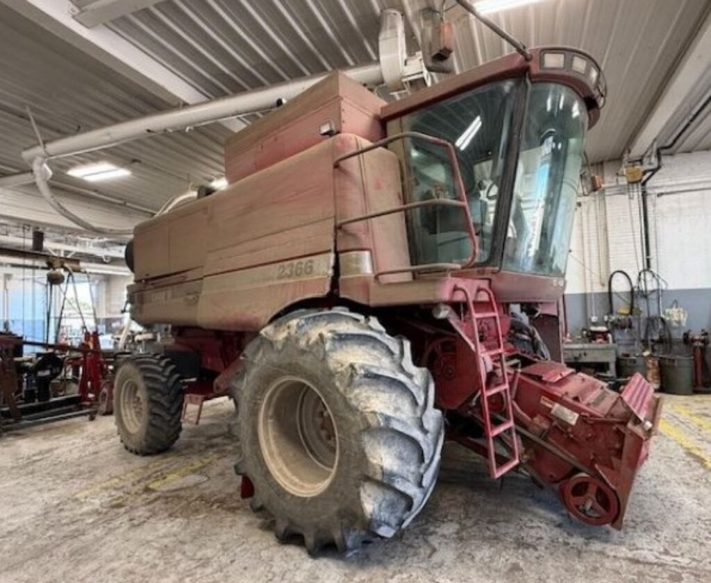 [Auction]: 2001 Case IH 2366 Combine | Engine Hours: est. 3,360 ...