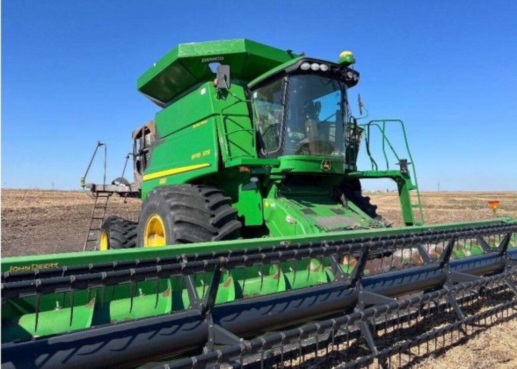 [Auction]: 2010 John Deere 9770 STS Combine | South Dakota | damaged | CAG