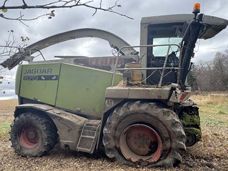 [Auction]: 2010 Claas Jaguar 870 Chopper | est. 2,800 cutter hours ...