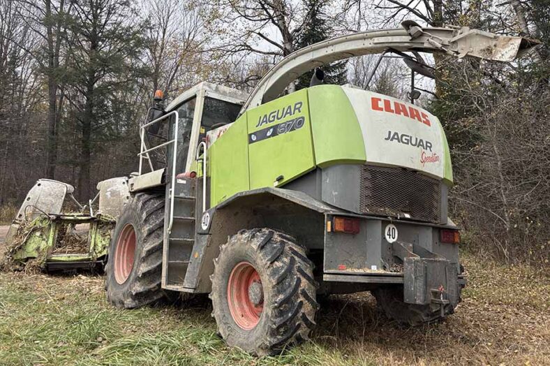 [Auction]: 2010 Claas Jaguar 870 Chopper | est. 2,800 cutter hours ...