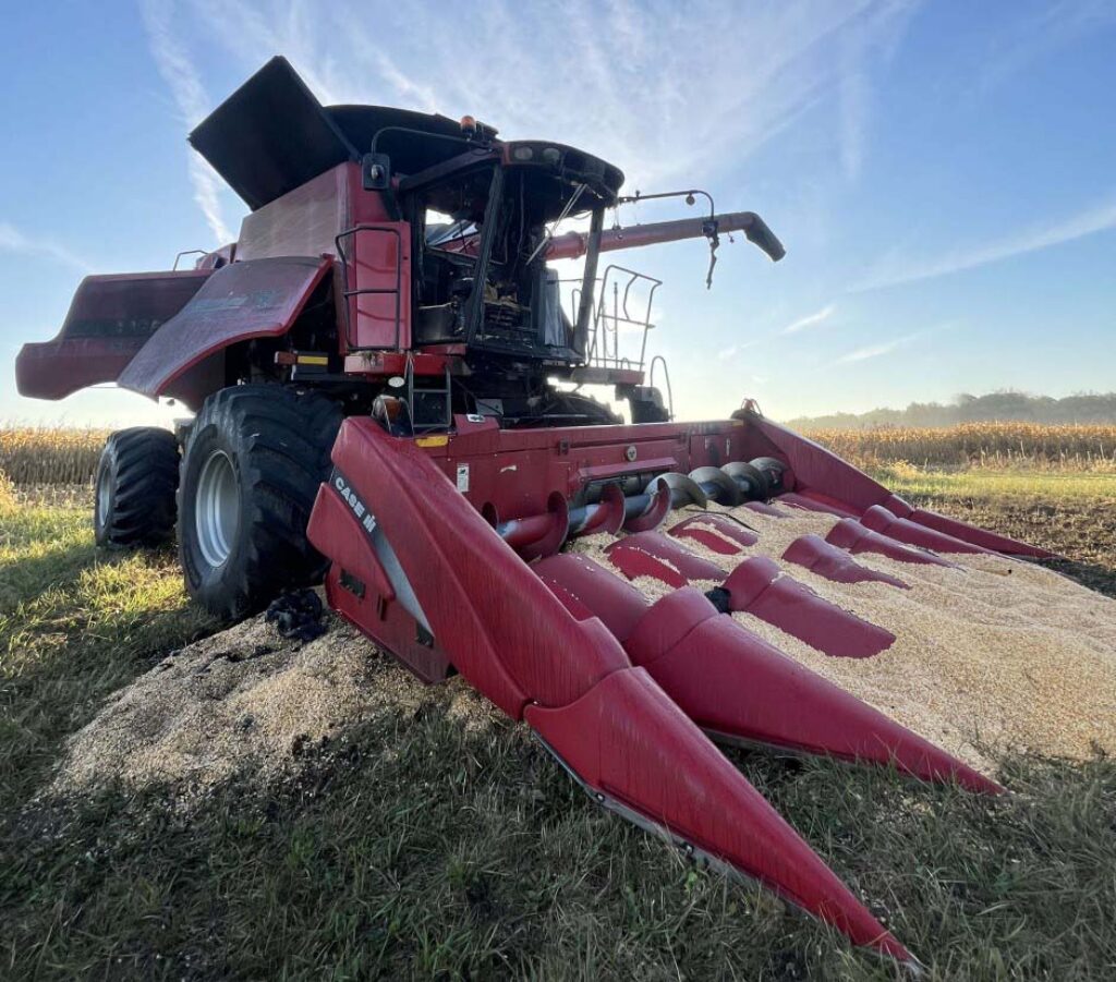[Auction]: 2012 CASE IH 7130 Combine | Engine hours: est 2000 ...