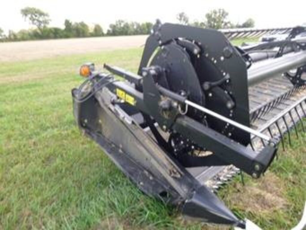 [Auction]: 2015 MacDon FD75-S Flexdraper Header | Indiana | damaged | CAG