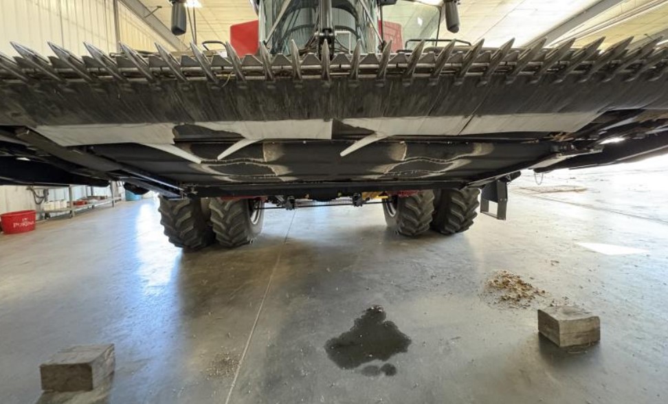 [Auction]: 2016 MacDon FD75 Flexdraper Header | Nebraska | damaged | CAG
