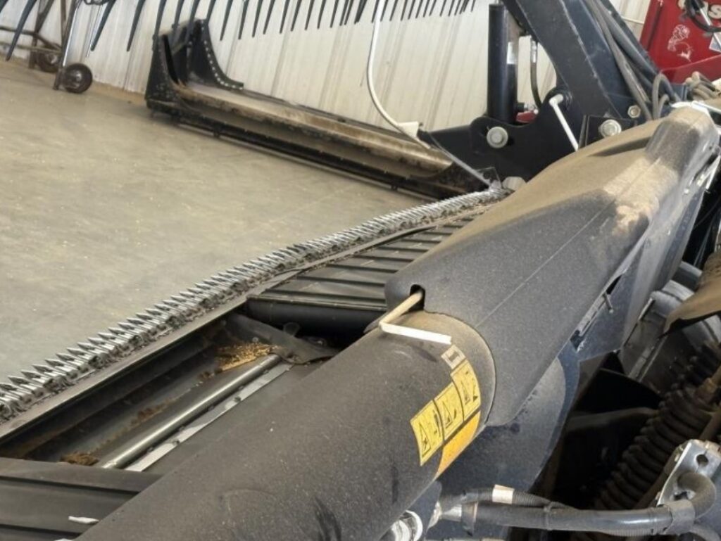 [Auction]: 2016 MacDon FD75 Flexdraper Header | Nebraska | damaged | CAG