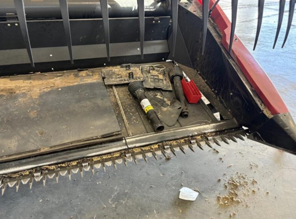 [Auction]: 2016 MacDon FD75 Flexdraper Header | Nebraska | damaged | CAG