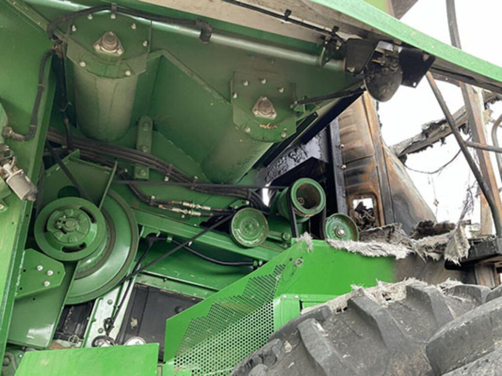 [Auction]: 2017 John Deere S680 Combine | Engine hours est 1680 ...
