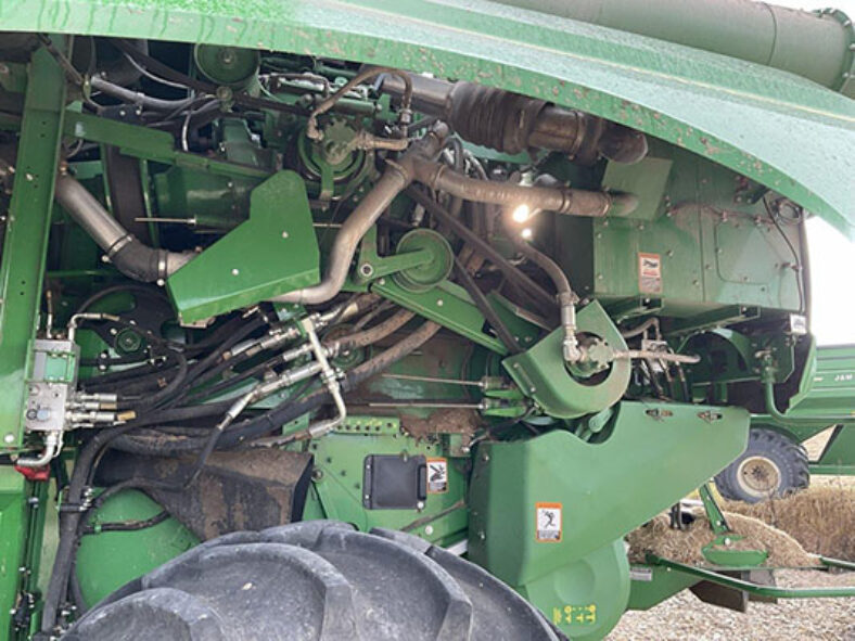 [Auction]: 2017 John Deere S680 Combine | Engine hours est 1680 ...